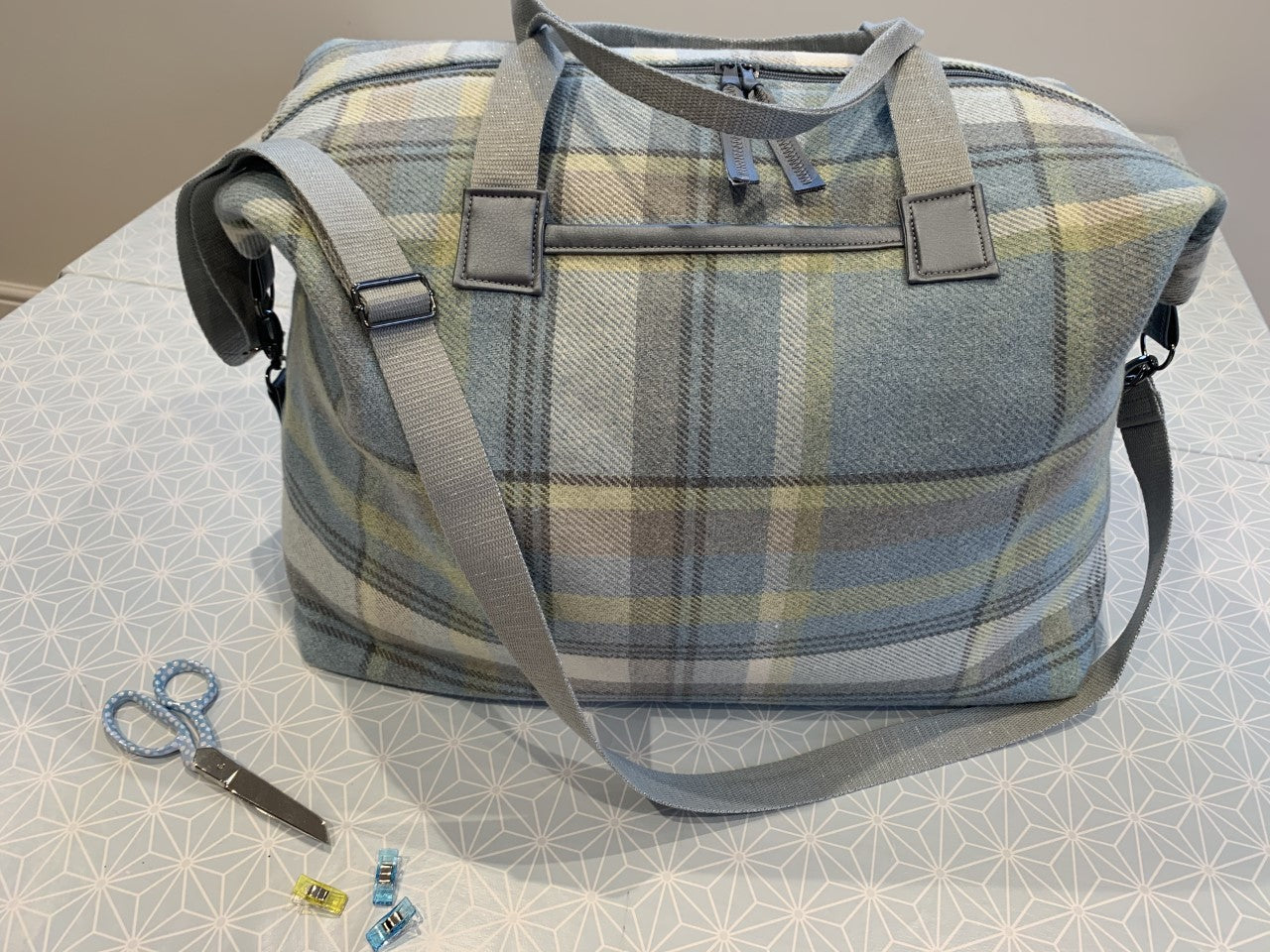 The Flying Bobbins Weekender Bag Pattern & Tutorial – Flying Bobbins ...